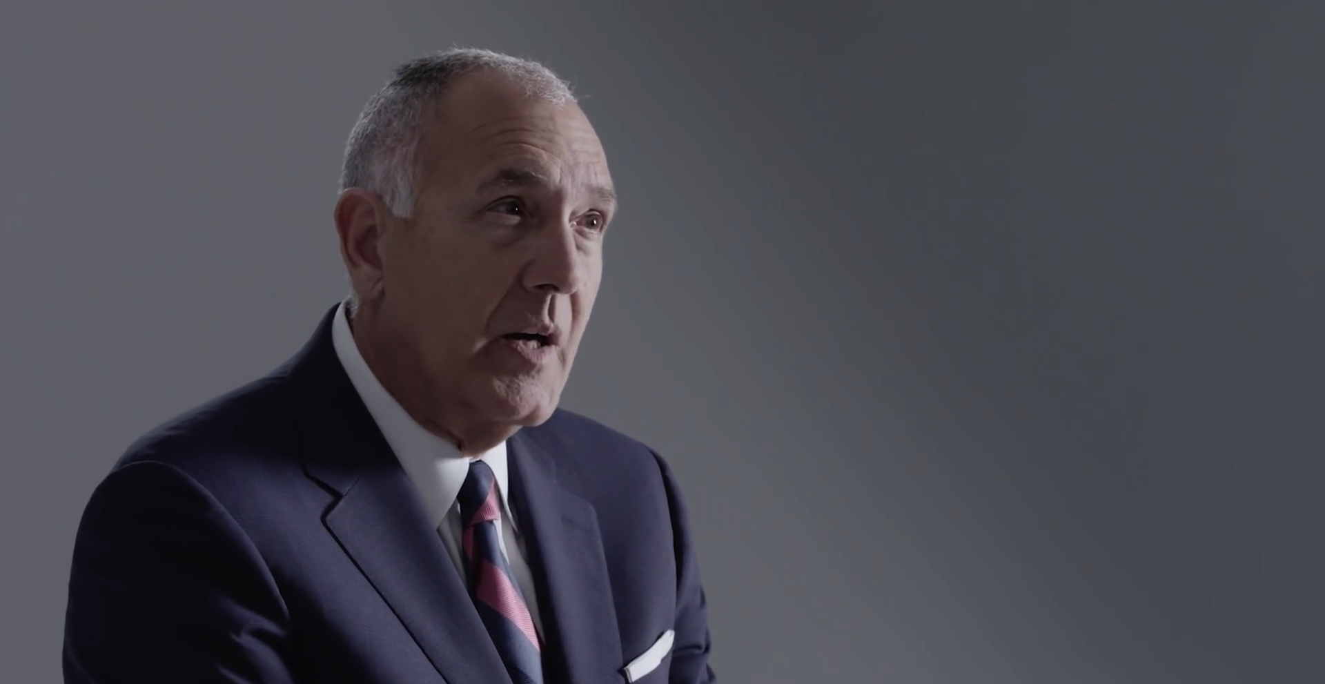 Former FBI Agent Explains How to Read Body Language | Tradecraft ...